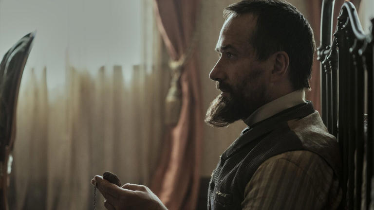 ‘Death by Lightning’: Matthew Macfadyen Explains Guiteau’s Gallows Song