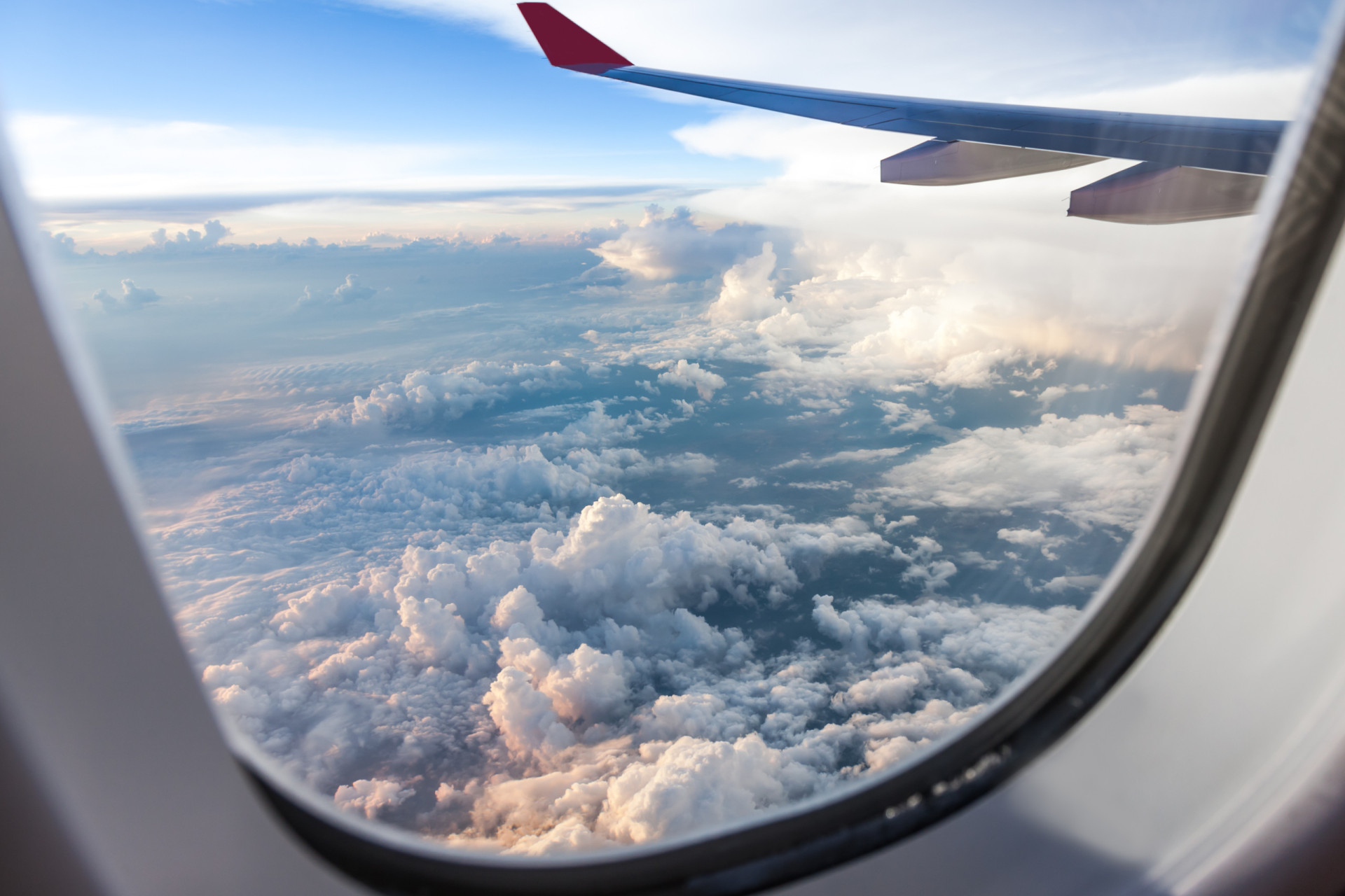 ¿Qué pasa cuando nace un bebé en un avión?