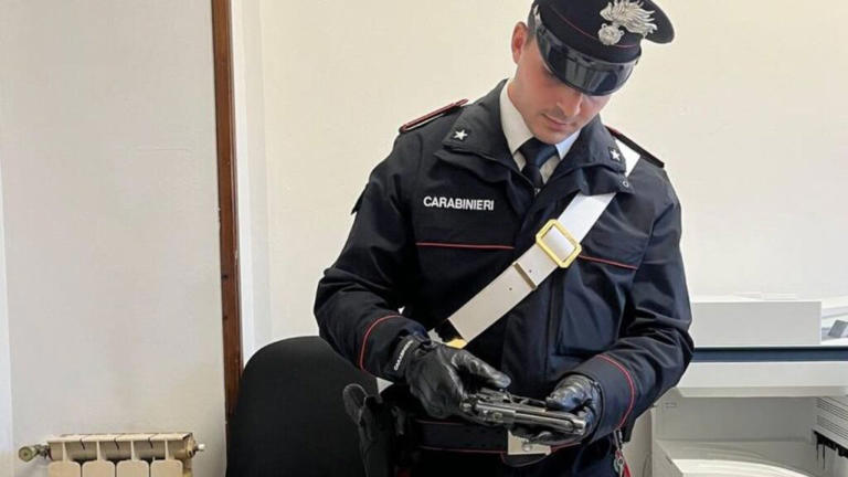 Armi e munizioni trovate in una casa ad Ardea: arrestato 46enne