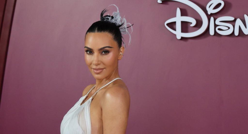 Kim Kardashian Serves Avant-garde Beauty With Feathered Hair at the ...
