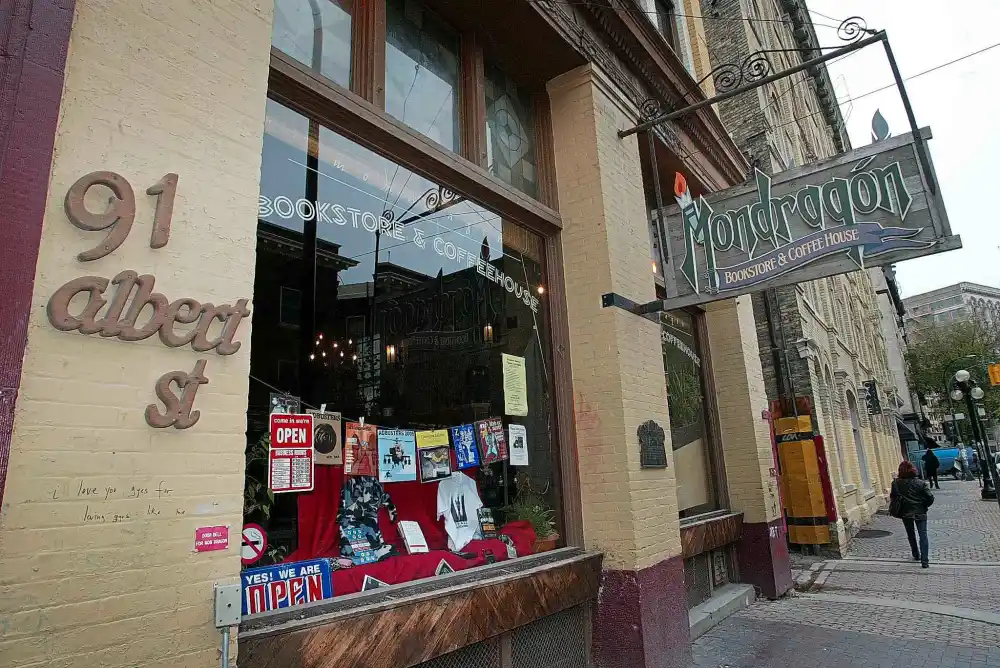 22 Canadian Coffee Shops That Disappeared Without a Trace