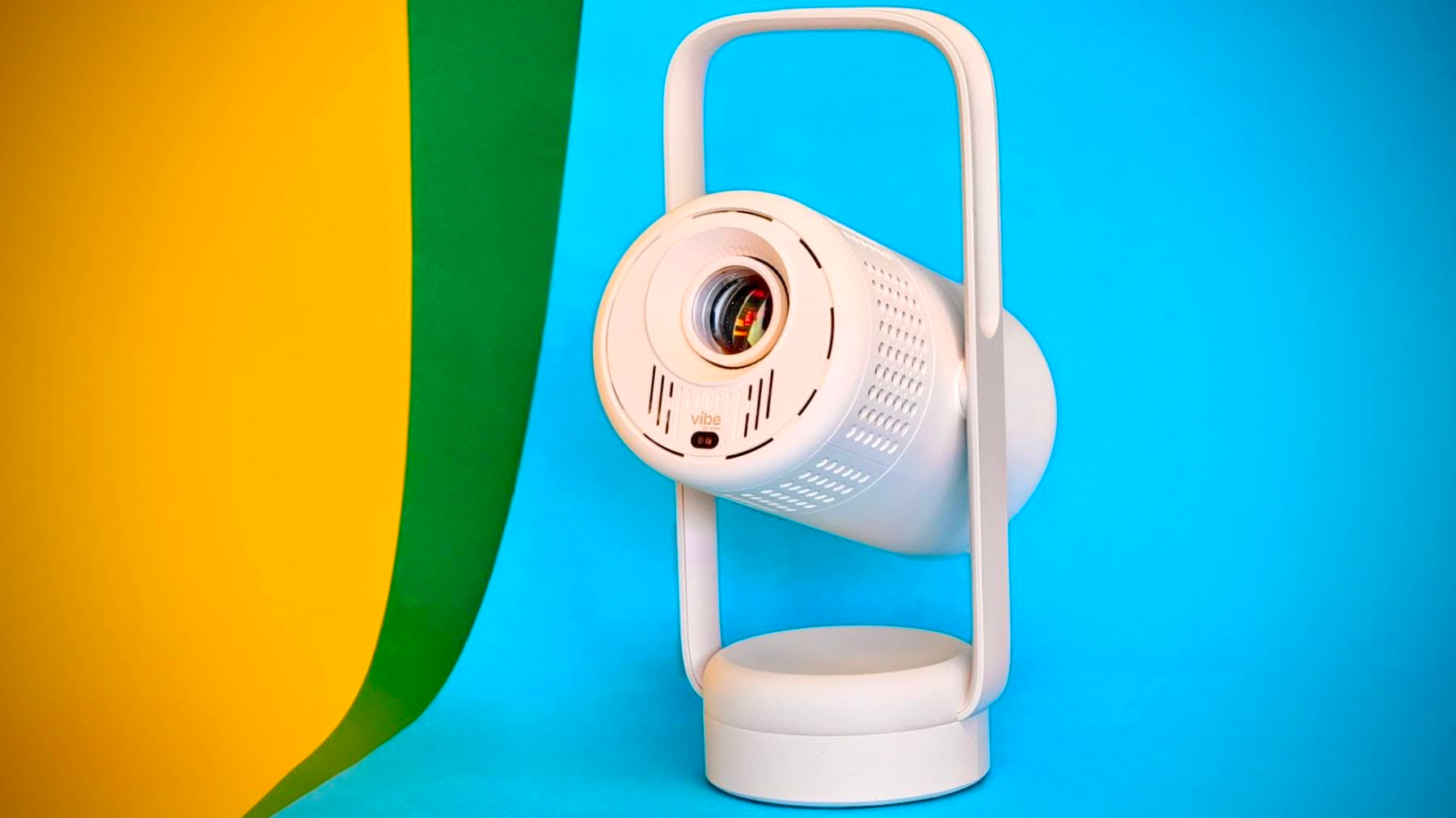 Mini-Beamer mit Akku & JBL-Sound: Preis-Leistungs-Sieger Xgimi Vibe One ...