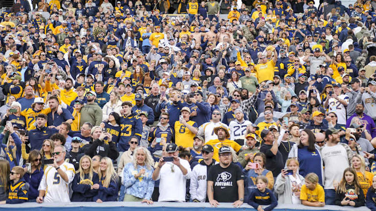 Quick Hits: Fans Impacting Recruiting, Curtis Jones' Workload, LB Play ...