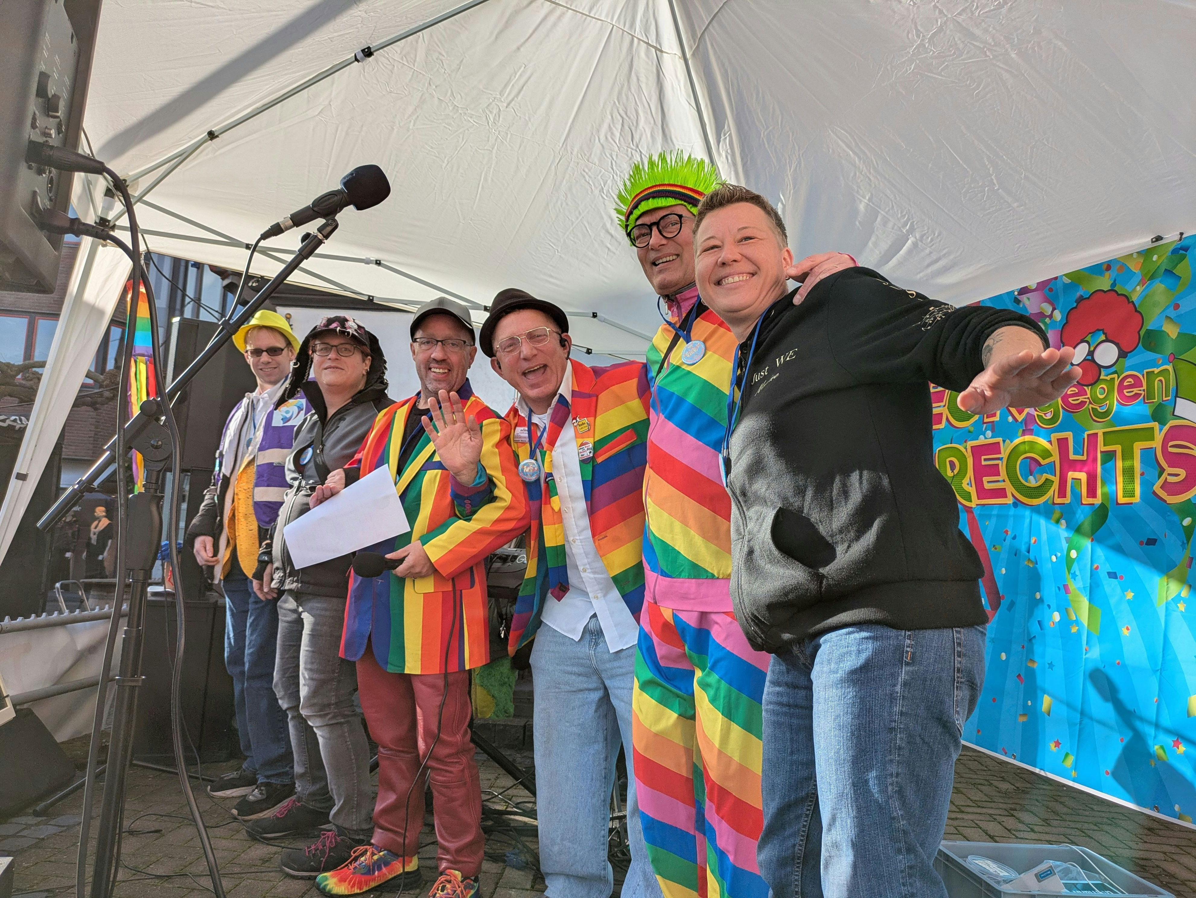 Gruß aus Düsseldorf: „Jeck gegen Rechts“ präsentierte in Euskirchen ...