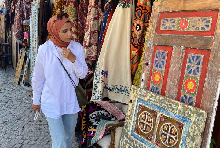 10 Signs Your Antique Might Not Be The Real Deal