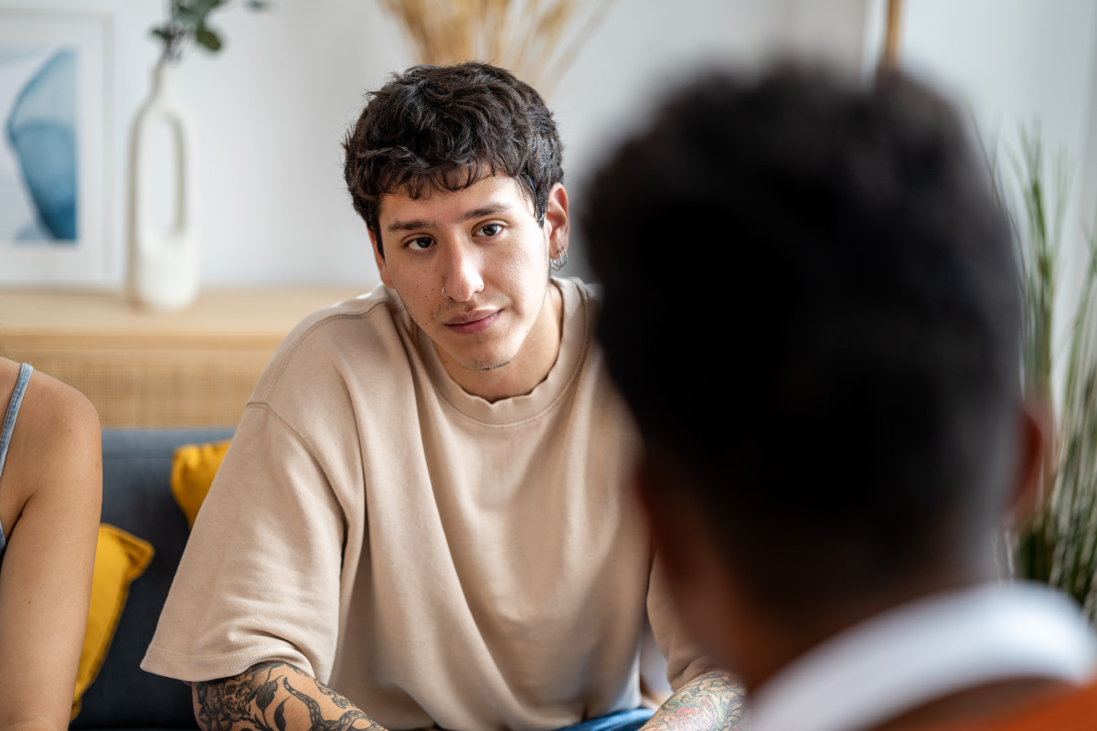 People Who Overshare Often Might Have These 7 Deeper Struggles ...