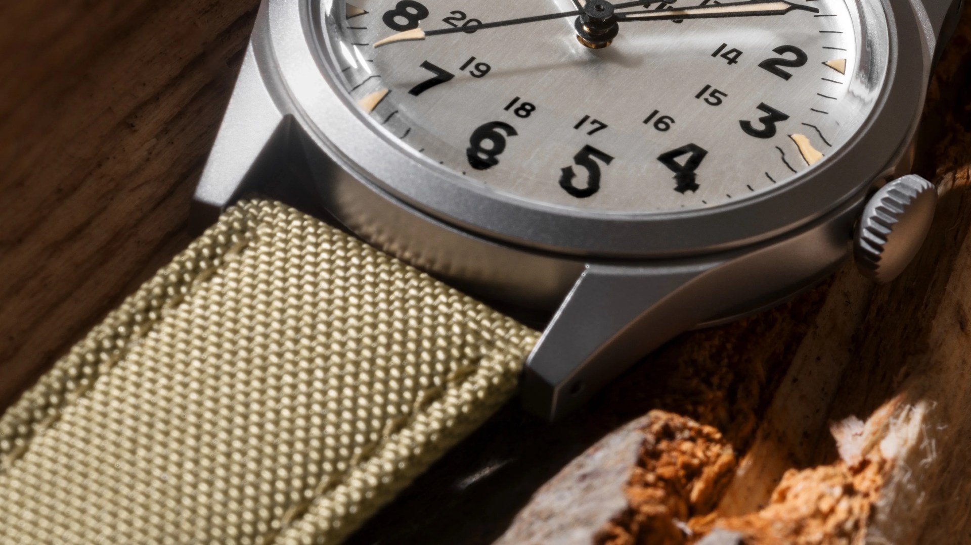 A 1960s Military Field Watch Gets a Polished-Up Reinterpretation Ideal ...