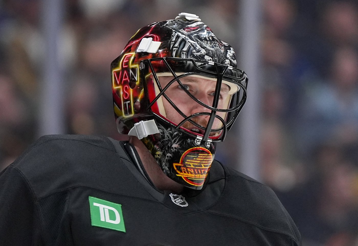 Vancouver Canucks goalie Thatcher Demko leaves game against Winnipeg Jets