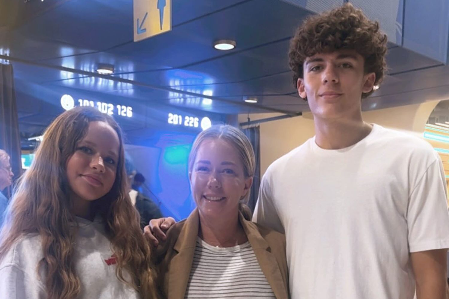 Kendra Wilkinson's Son Hank, 15, Towers Over Her in Rare Family Photo ...