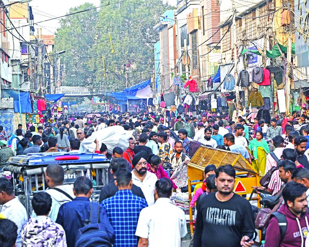 Blast survivor aids victims' families once again