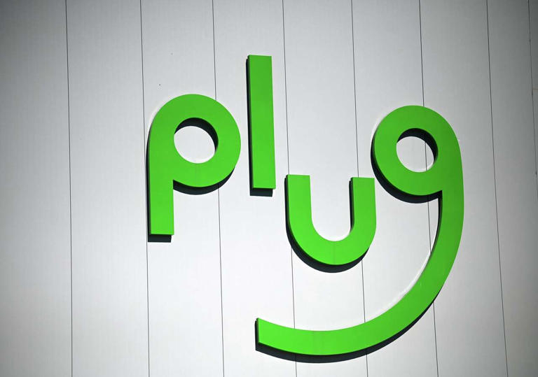 Plug Power puts factory builds on hold, backing off $1.66B loan guarantees