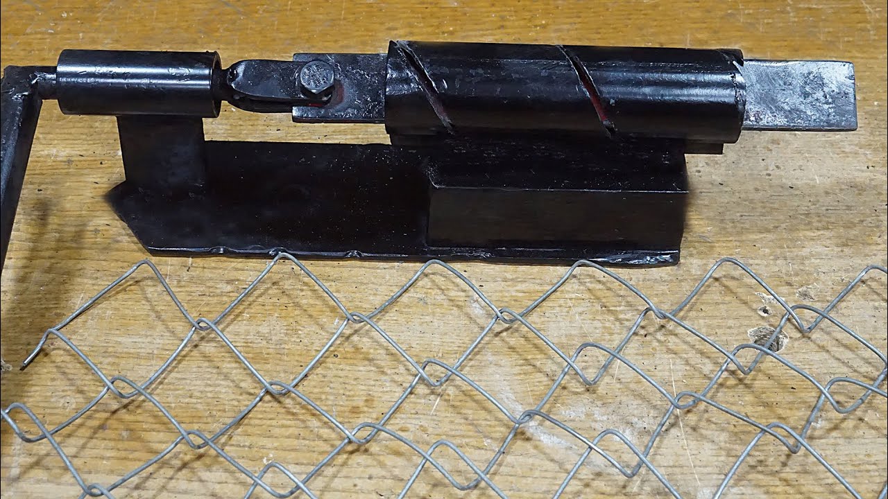 Mini machine for making mesh