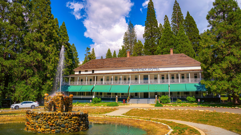 Yosemite's Secret Gateway Is A Mountain Town With Incredible Sequoia Views