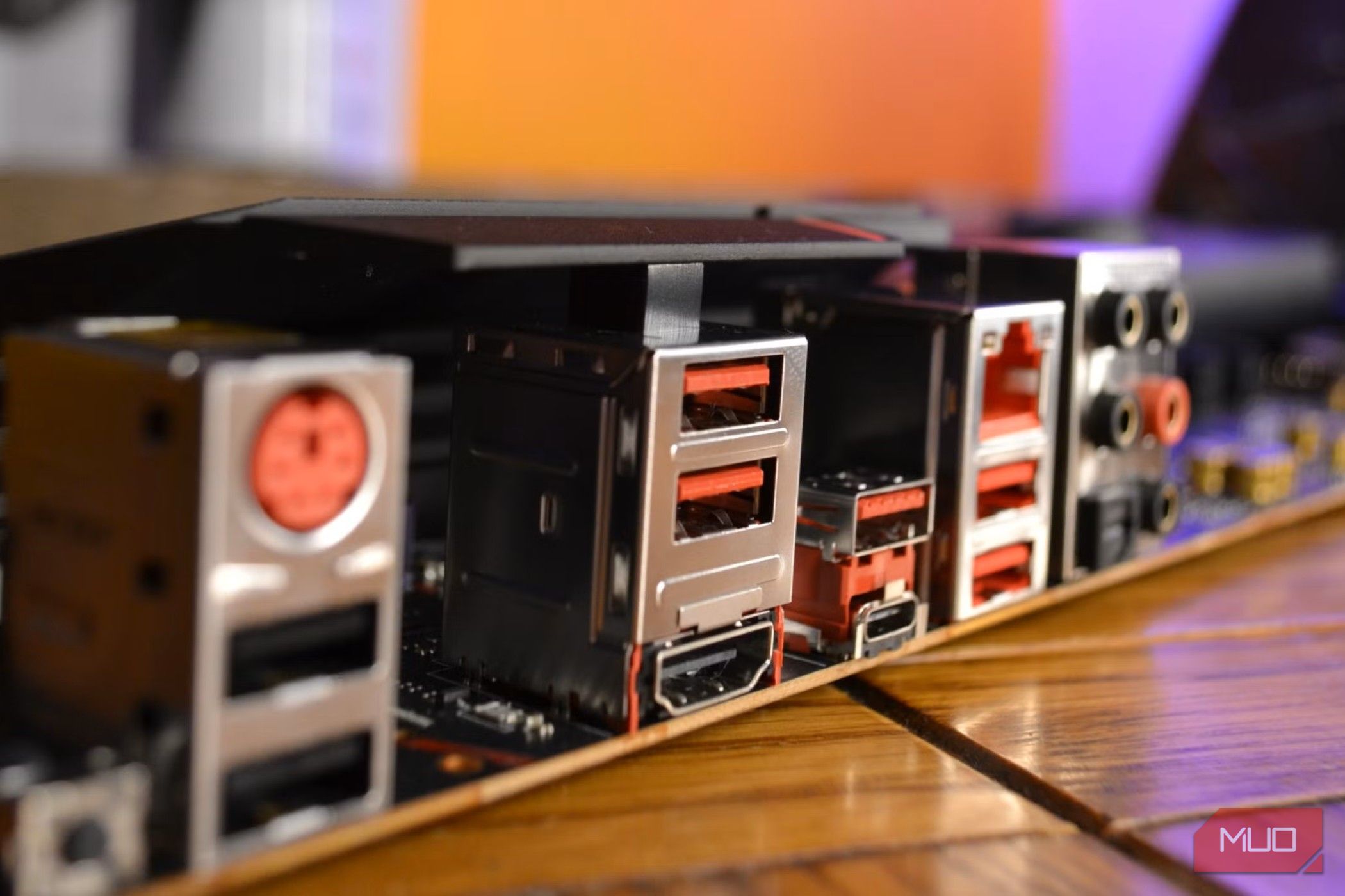 What does it mean when a USB port is red?