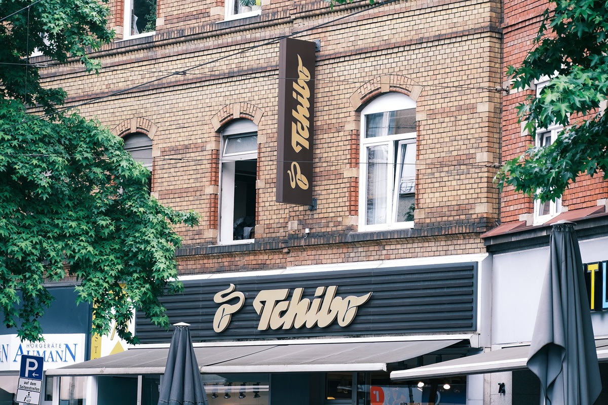 Unscheinbare Gold-Uhr taucht im Tchibo-Shop auf – die Original-Version ...