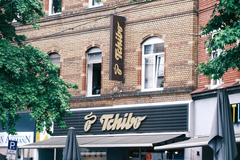 Unscheinbare Gold-Uhr taucht im Tchibo-Shop auf – die Original-Version ...