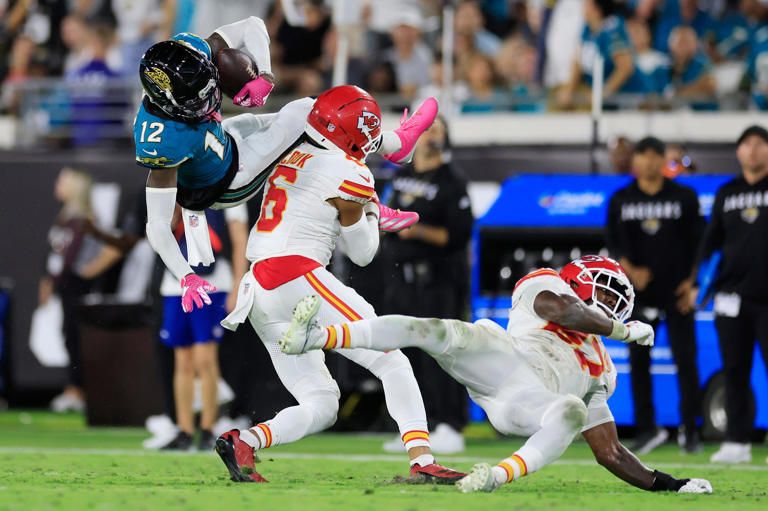 Travis Hunter injury should end experiment as two-way player for Jaguars
