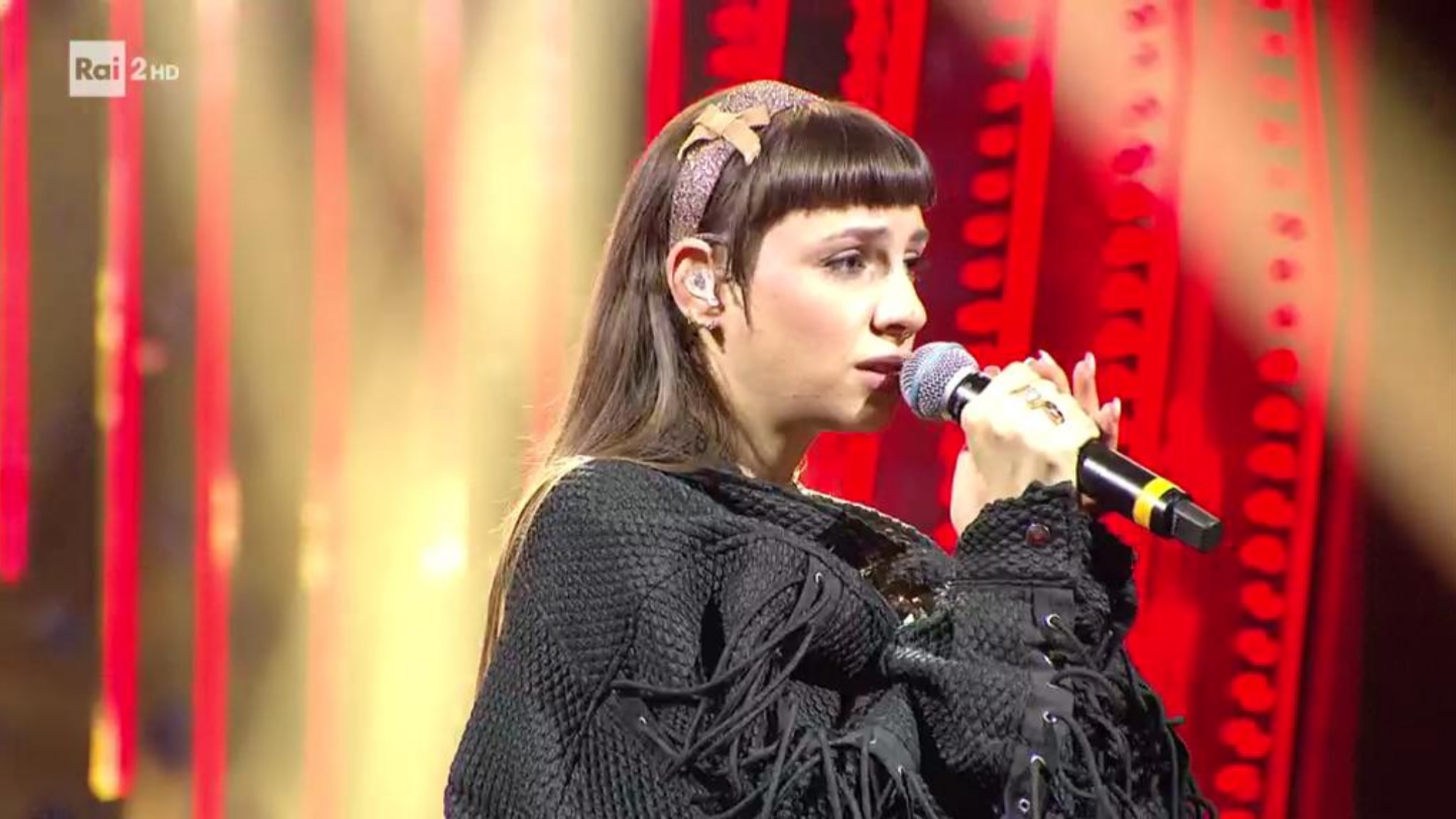 Sanremo Giovani. L'esibizione di Cmqmartina con il brano "Radio Erotika"