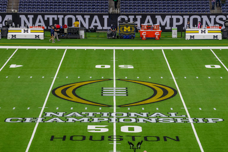 2025 CFP Rankings: Ohio State still No. 1, Michigan jumps to No. 18