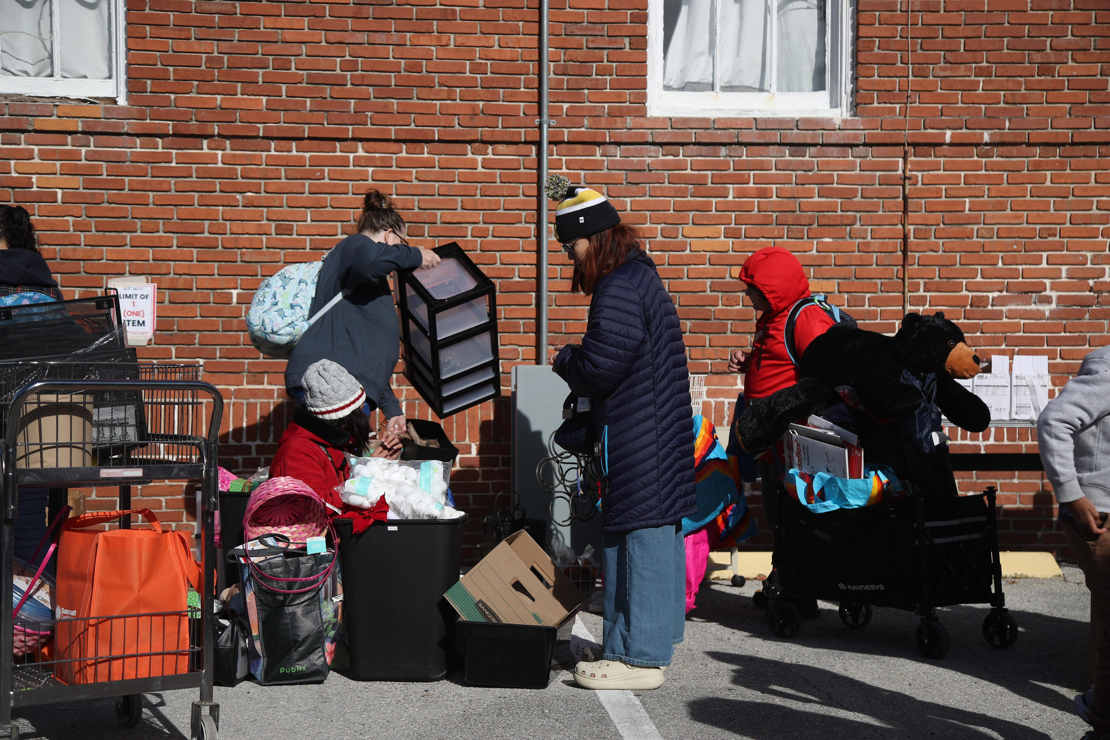 Cold air sweeps into Fort Myers missing all-time record for Nov. 11 by ...