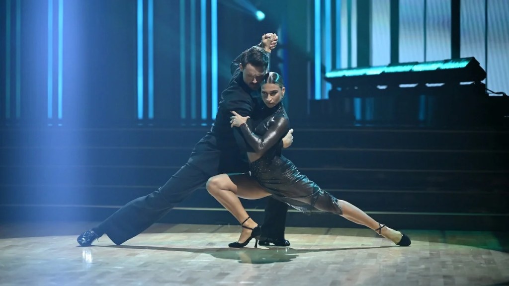 'Dancing With the Stars' Week 9: Robert Irwin Owns Show's 20th Birthday ...