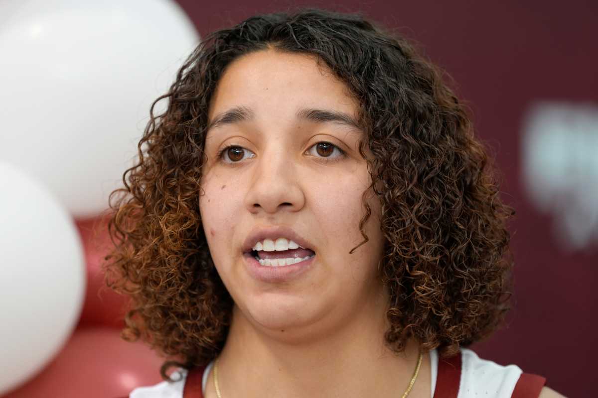 College Basketball's 'Next Caitlin Clark' Off to Bad Start