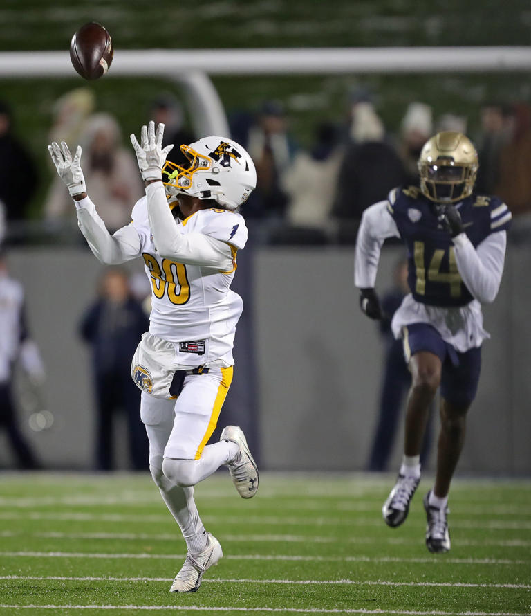Kent State vs Akron football score, recap. KSU seizes Wagon Wheel in ...