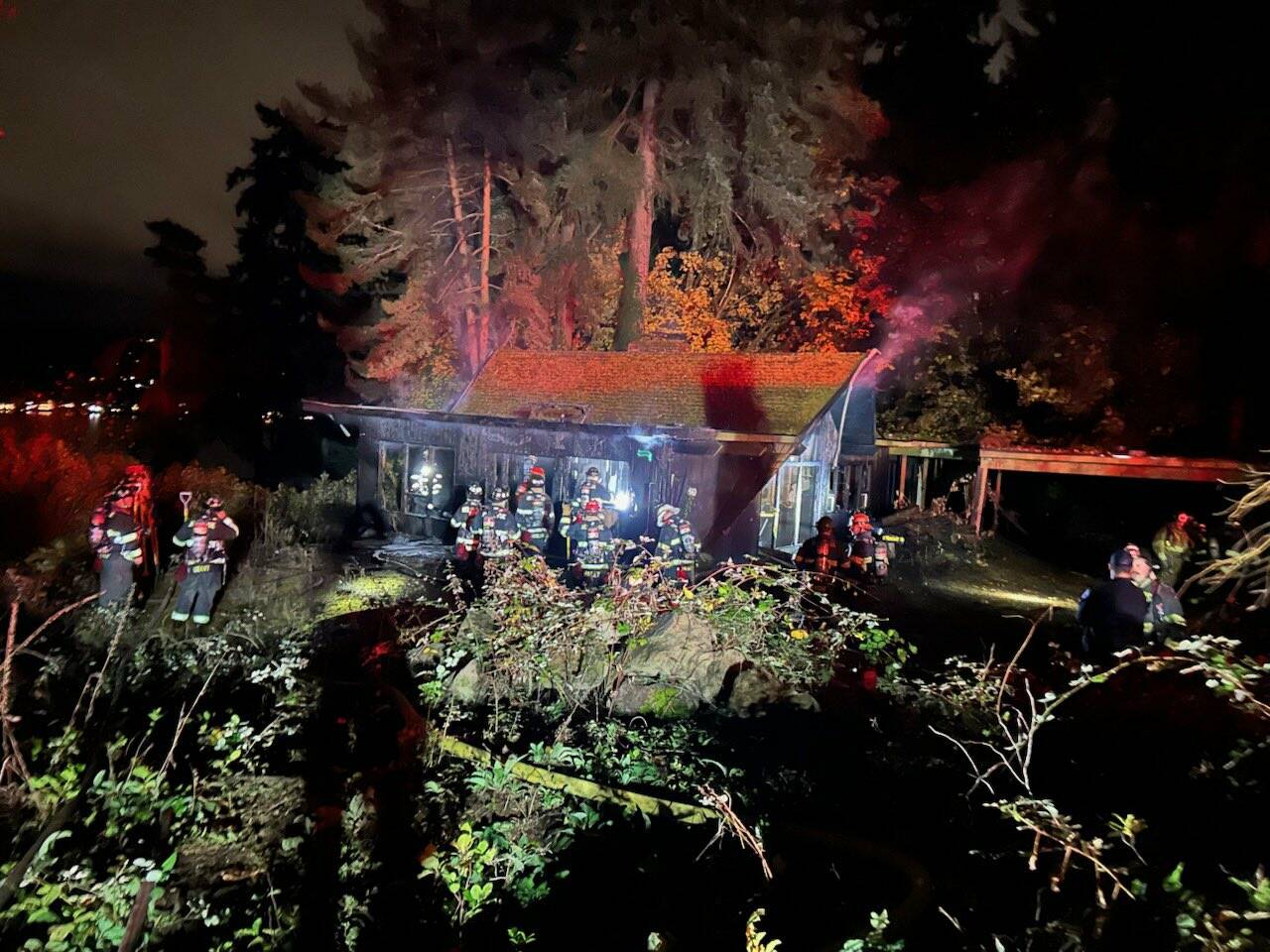 Crews extinguish Mercer Island house fire