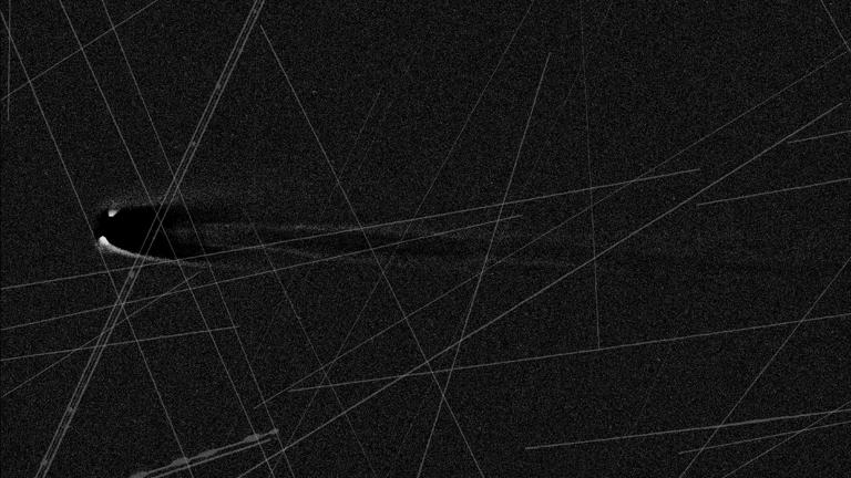 Comet Lemmon photos are plagued by satellite streaks. Here's how ...