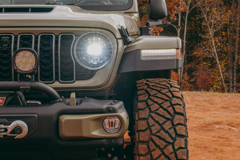 The Jeep Wrangler Commando 392 Is Built for Soldiers, Not Showrooms