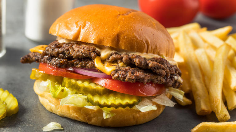 10 Burger Chains That Are Trying To Make A Comeback