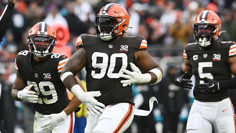 Colts Host Slew of Defensive Linemen for Workouts