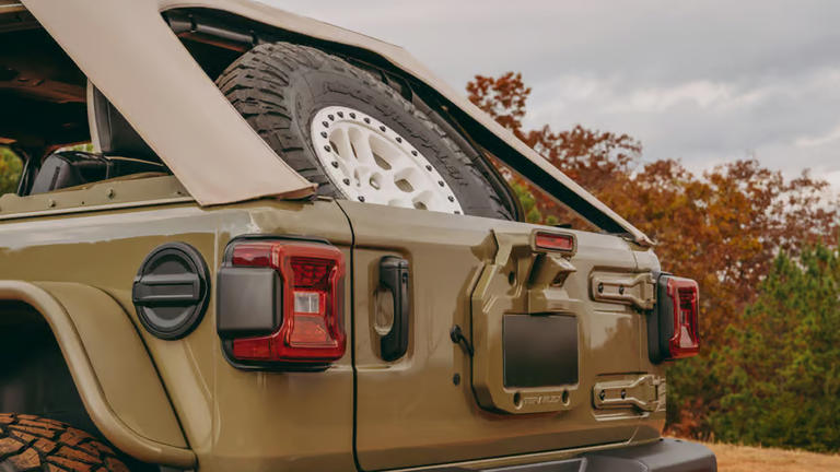 The Jeep Wrangler Commando 392 Is Built for Soldiers, Not Showrooms