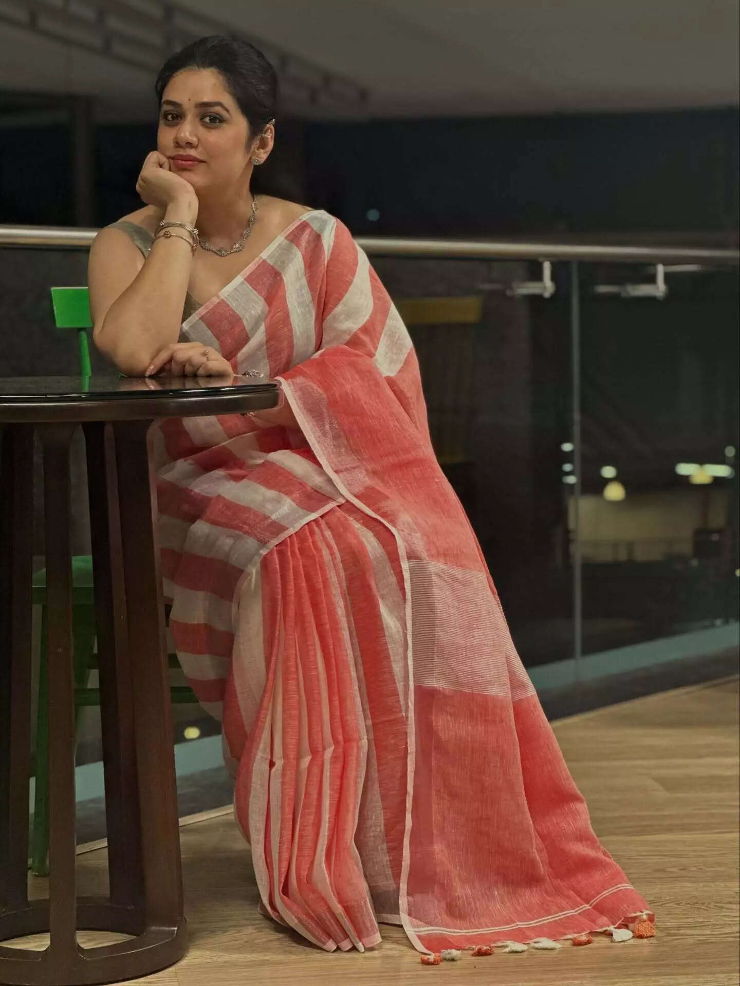 Who is Girija Oak? Internet falls in love with Jawan actress’ simplicity in blue saree, becomes ...