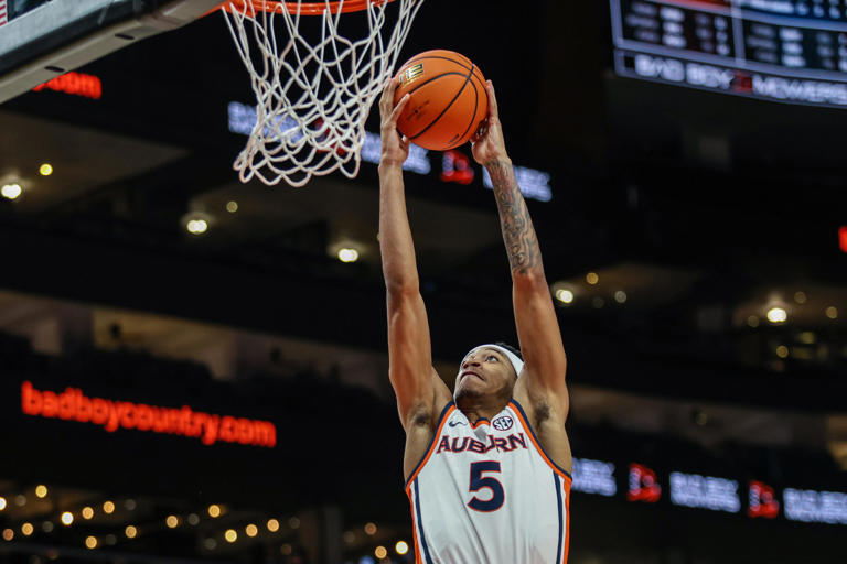 Elyjah Freeman, Keyshawn Hall power Auburn to blowout win over Wofford ...