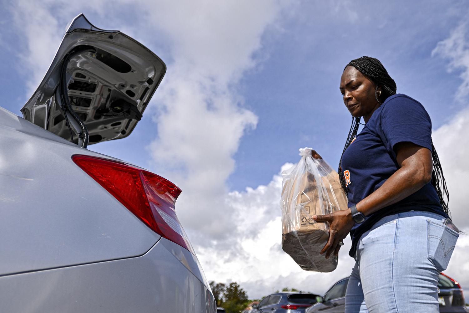 Supreme Court extends temporary pause on $4 billion in SNAP payments ...