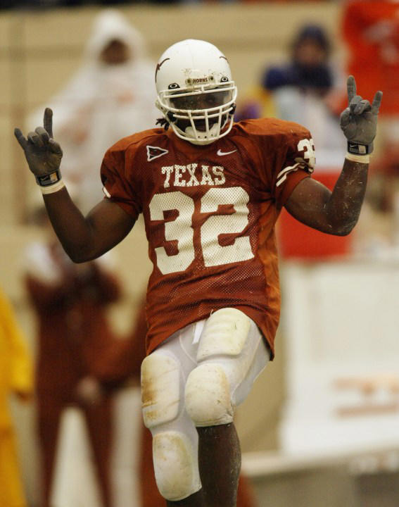 Texas’ Hook ’em Horns hand sign turns 70 years old