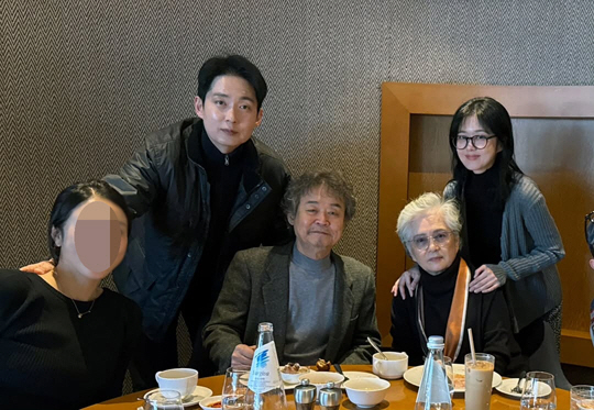 Photographer ♥ Jang Na-ra reveals a heartwarming family photo..Actor ...