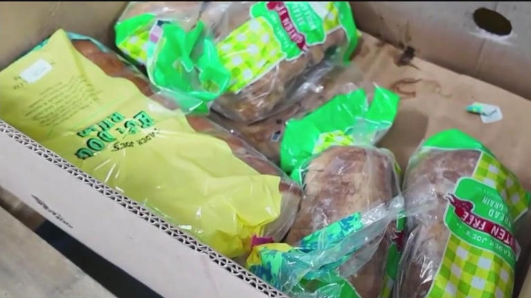 Surge in need spurs Midwest Food Bank volunteers to work overtime in ...