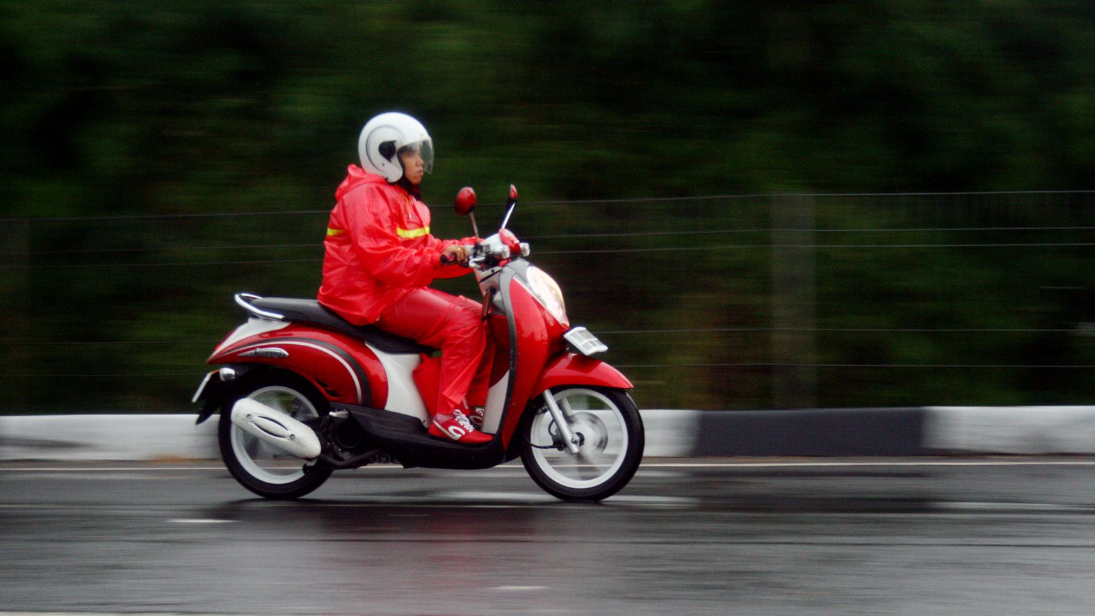 Pantas Motor Sering Brebet Saat Hujan Tanda Part Ini Minta Diganti