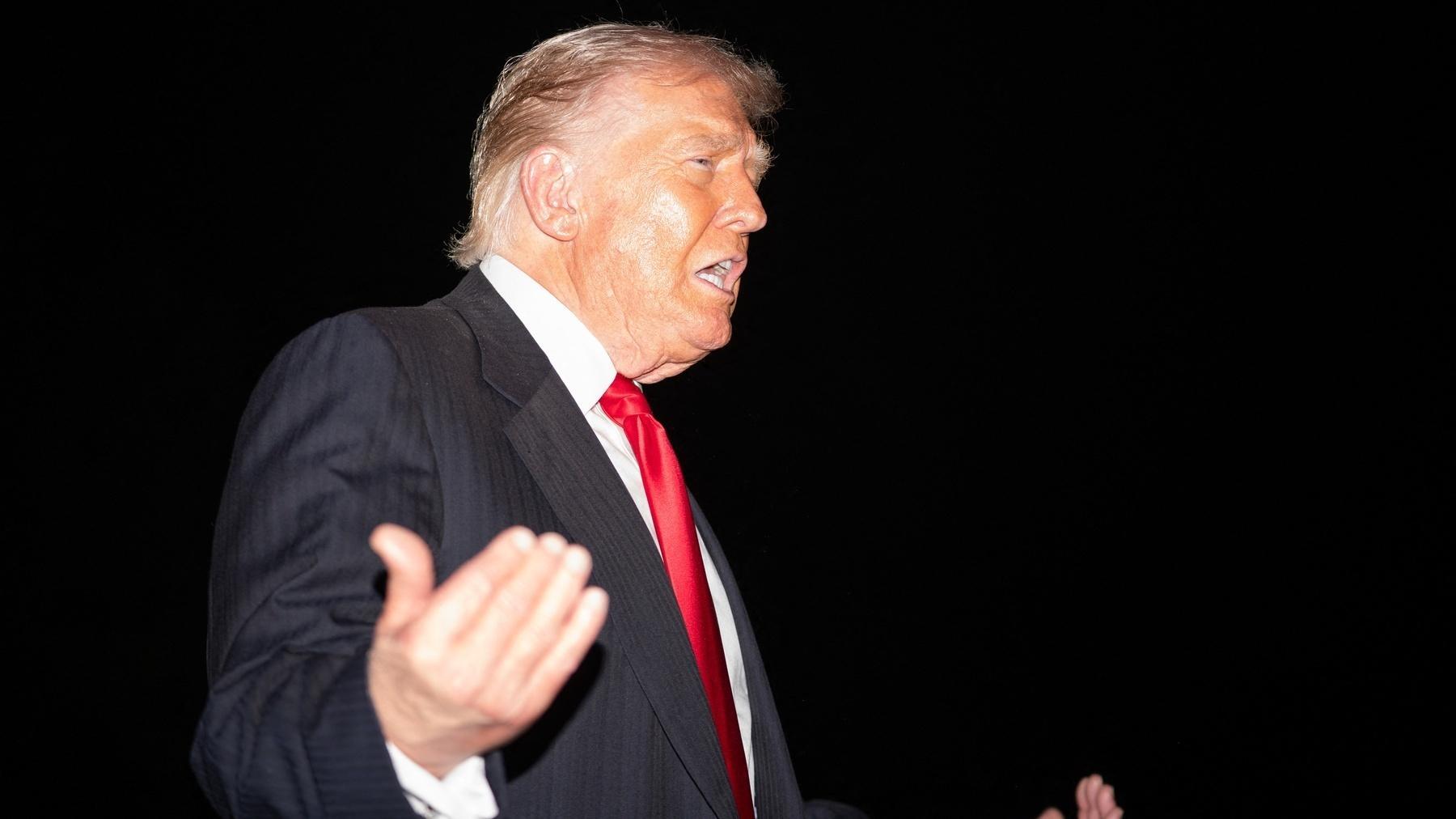 Trump grants pardons to Giuliani and several allies involved in the 2020 election challenge