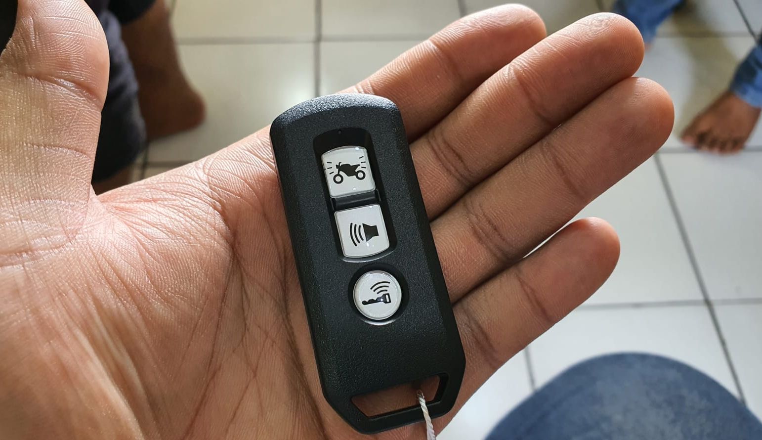 Remote Keyless Ketinggalan di Rumah, Motor Masih Bisa Dikendarai?