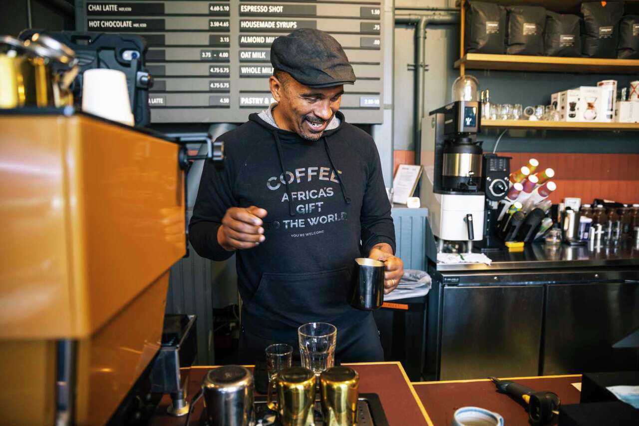 Groundbreaking Bay Area coffee roaster closing café at headquarters