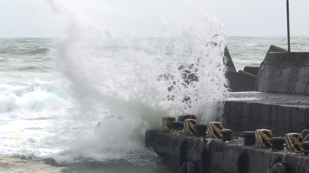 Tropical Storm Fung Wong Hammers Parts of Taiwan