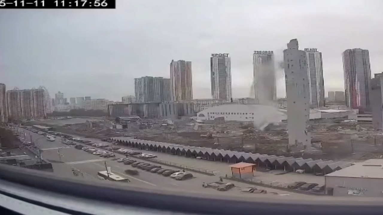 Massive column collapse during demolition of Snejkom complex in ...