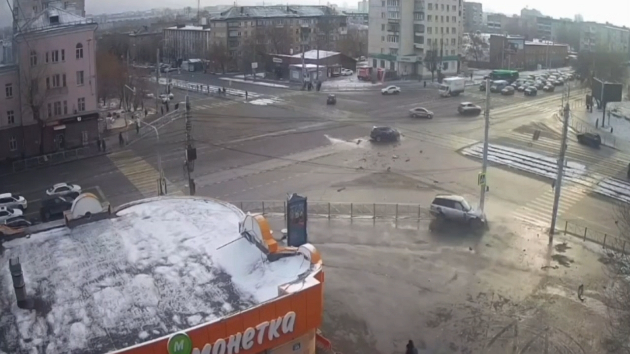 Serious traffic accident at intersection in Chelyabinsk, Russia