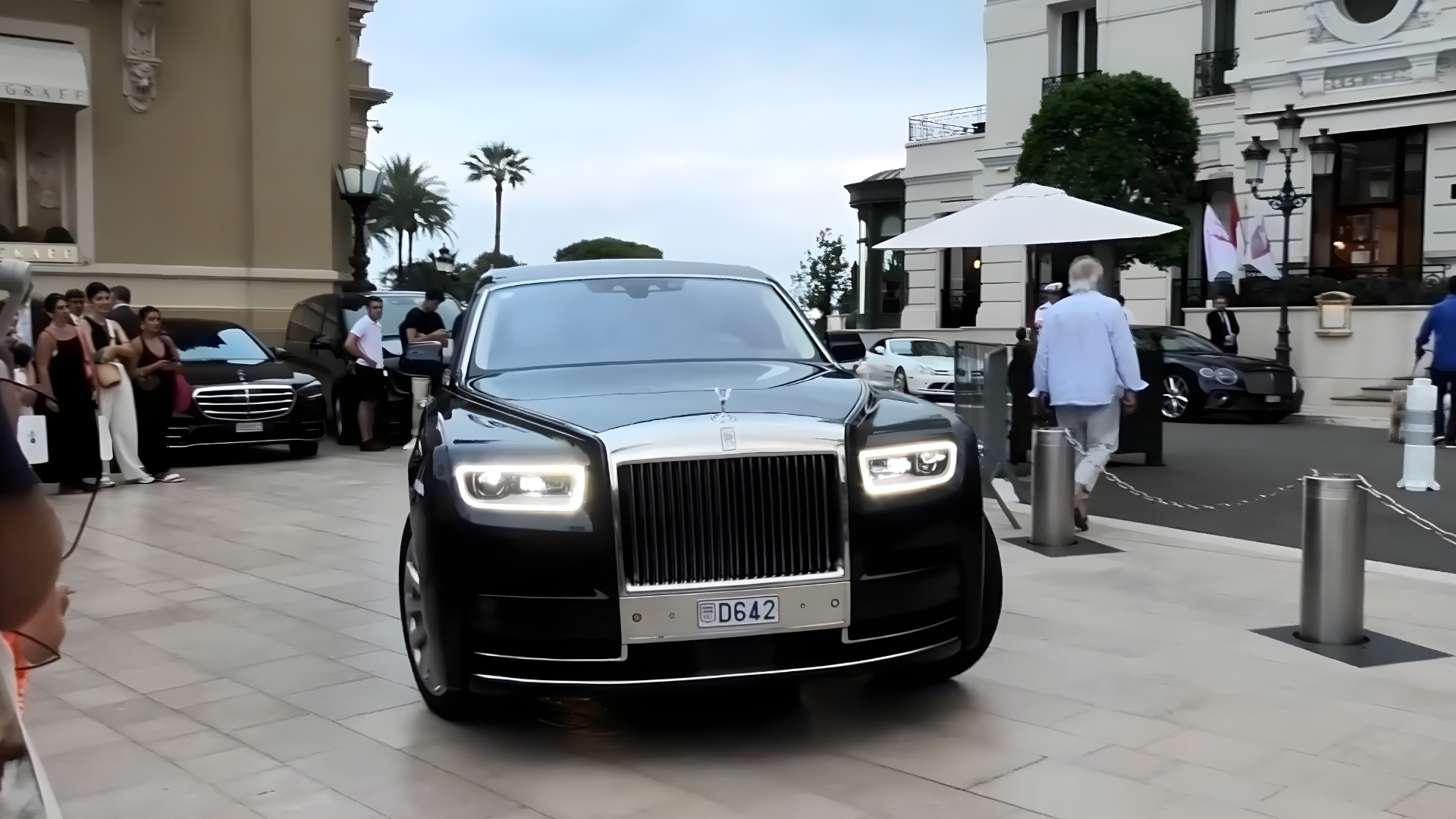 $500.000 Rolls-Royce Phantom op het Casino Square van Monaco