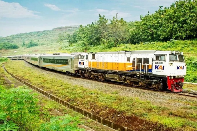 Wacana Kereta Api di Kalimantan Jangan Buru-Buru, Banyak Tambang dan Sawit