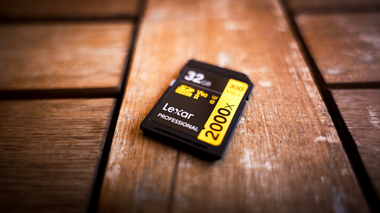 How Many Pictures Can A 32GB SD Card Hold?
