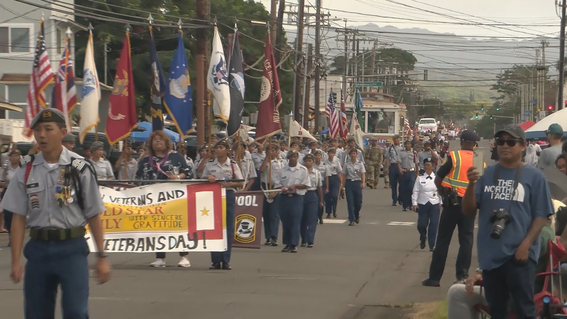 Veterans parade carries on in Wahiawa despite military absences